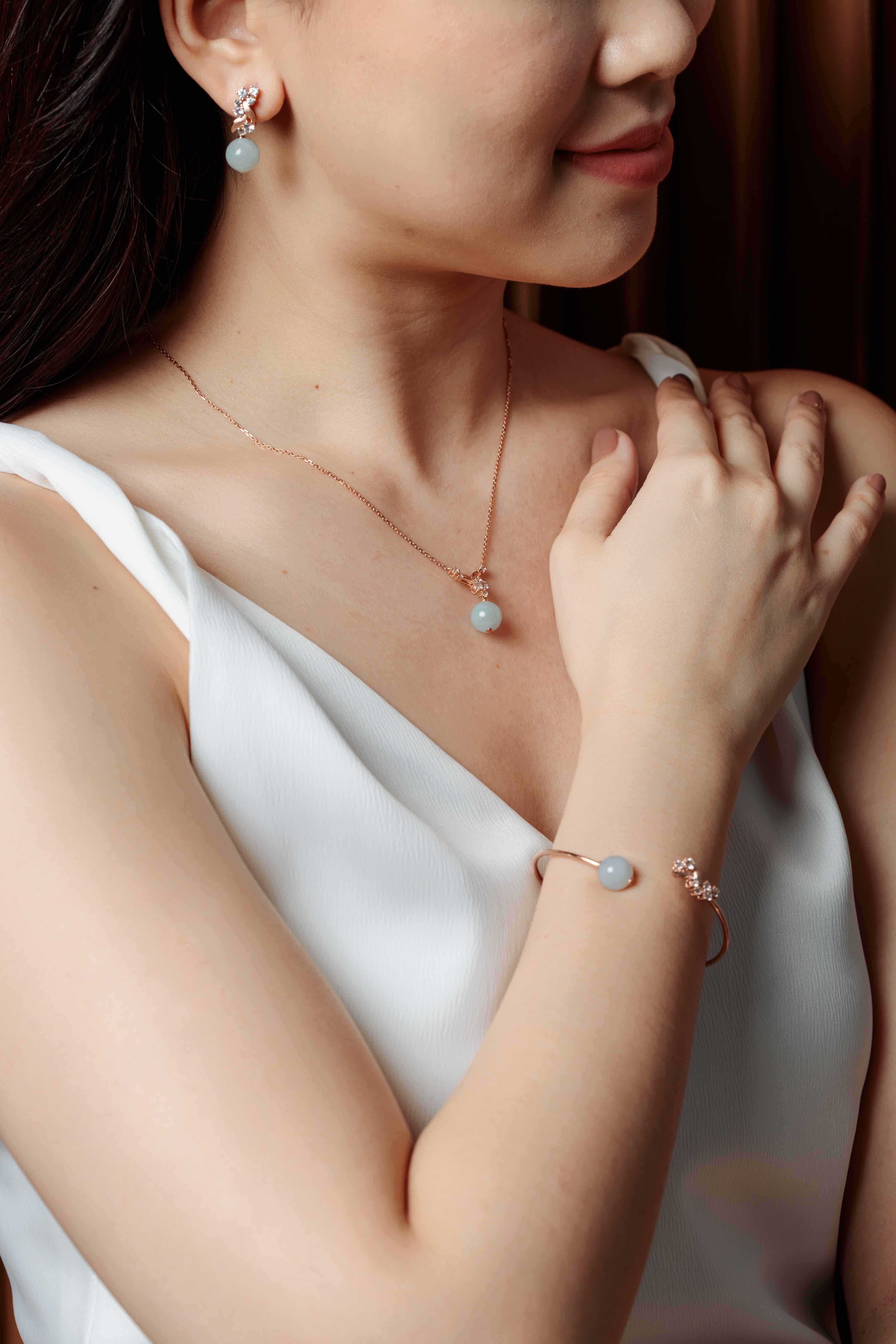 Hitcheed.com | Delilah Collection